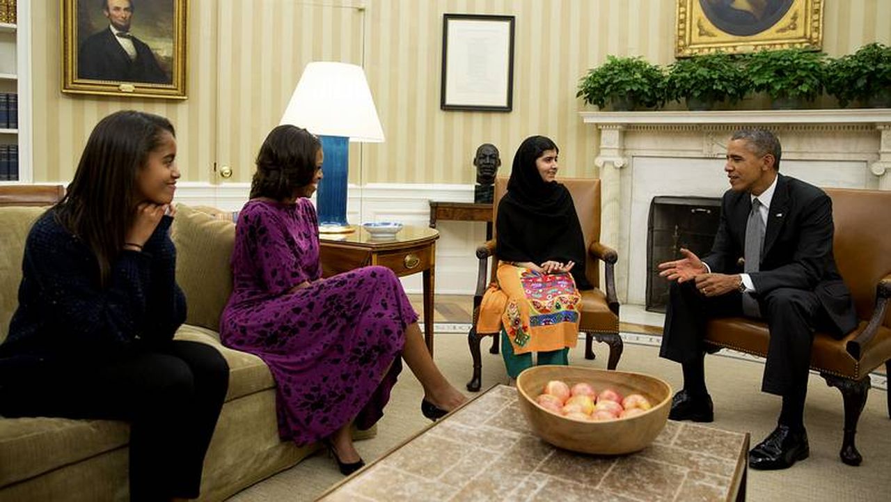 Malala Yousafzai con Obama en la Casa Blanca