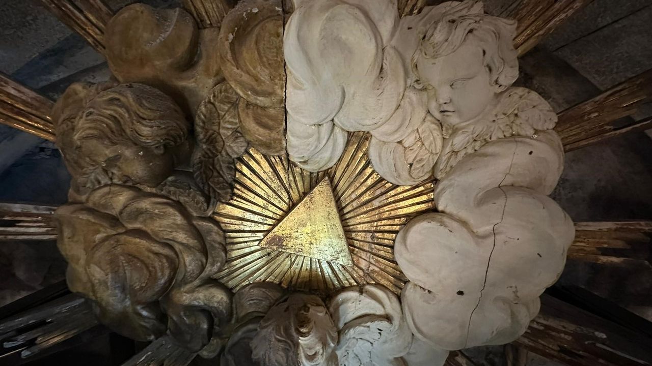 Restauran el retablo de Santa Lucía de la Catedral de Lugo