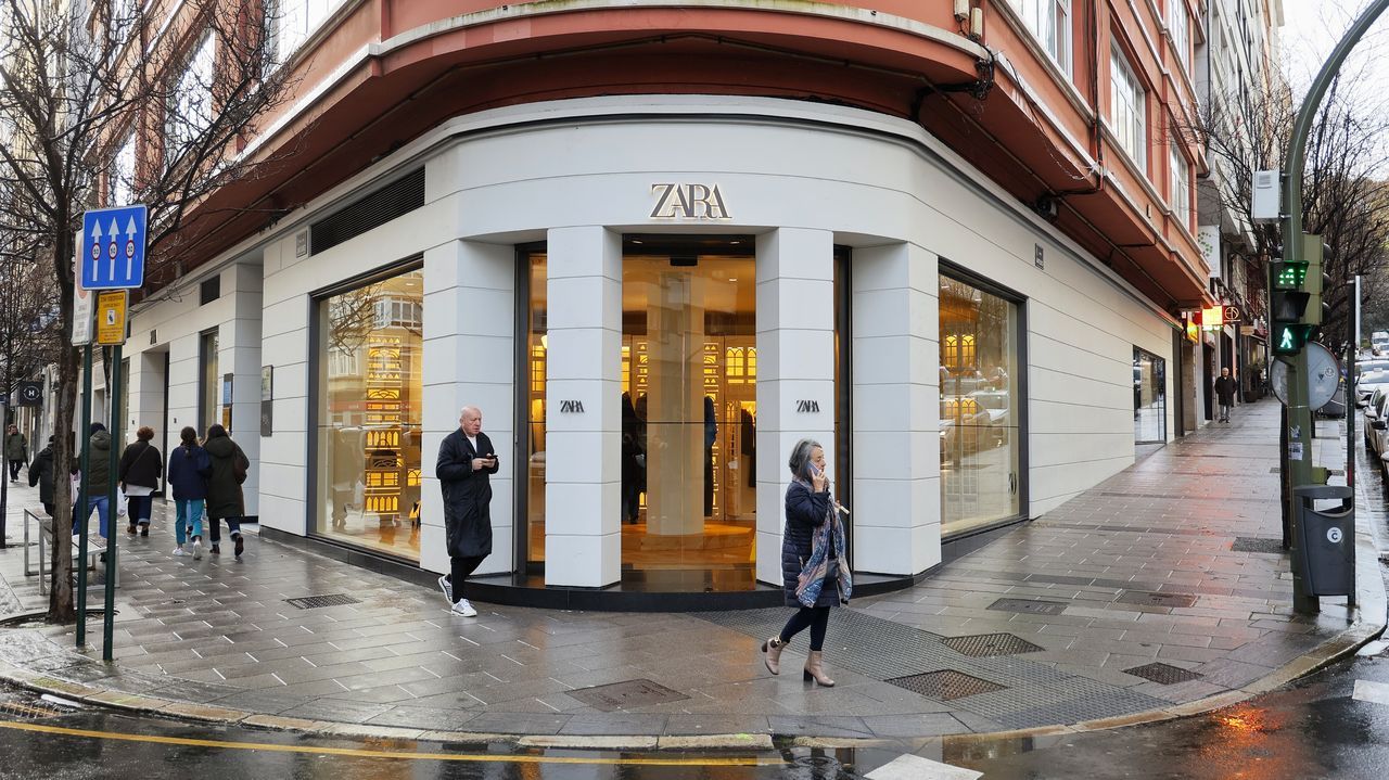 El primer Zara de A Coruña y del mundo pasa a la historia