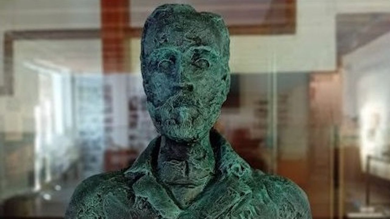 El escultor Miguel Couto donó a Laxe un busto de Ramón Juega