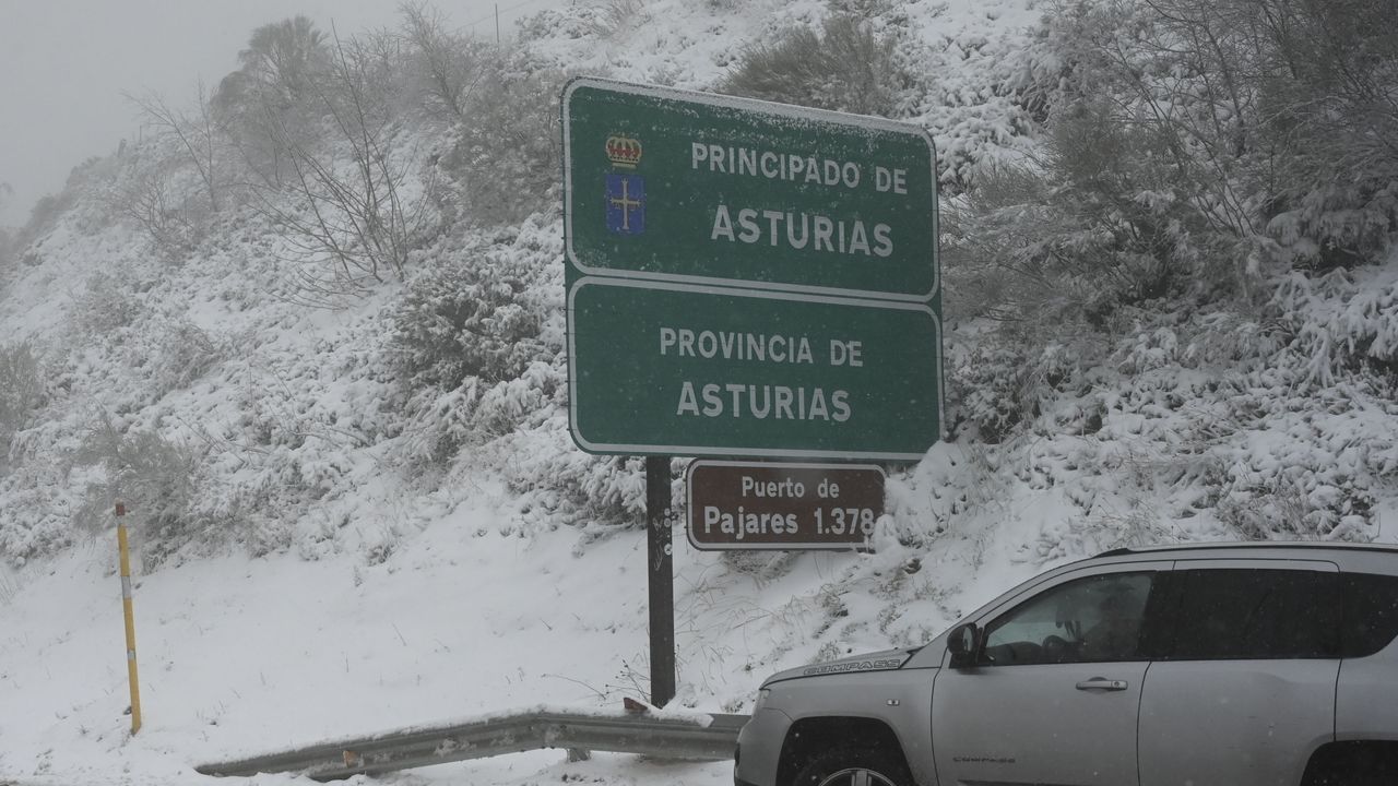 Pajares cerrado a camiones, cuatro puertos cortados al tráfico y otros 16 con uso obligatorio de ...