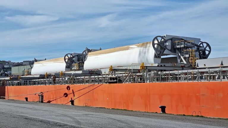 El Pyxis Ocean, un granelero propulsado por energía eólica, estrena sus ...