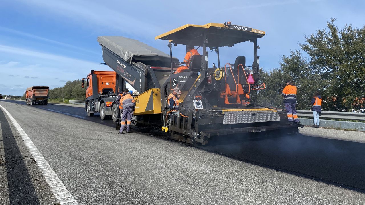 Testan un asfalto con plástico reciclado en la autopista que enlaza ...