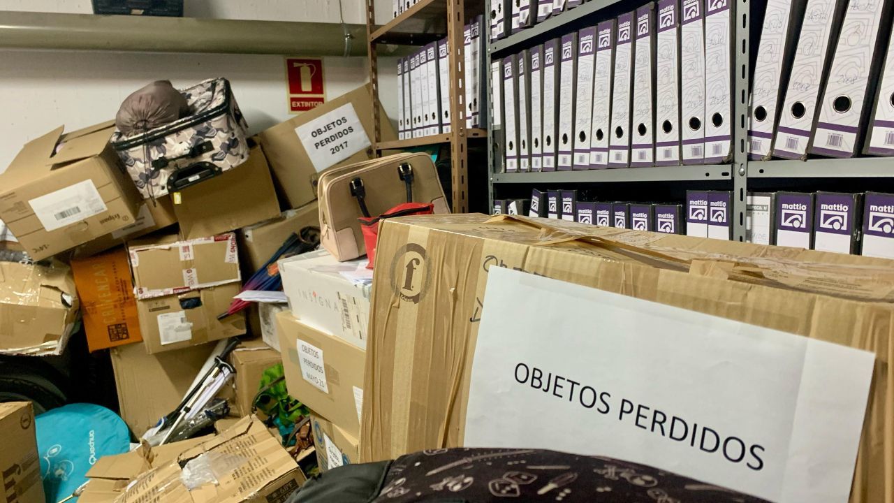 ¿Qué pierden los viajeros en el aeropuerto de Asturias?: una moto y una ...