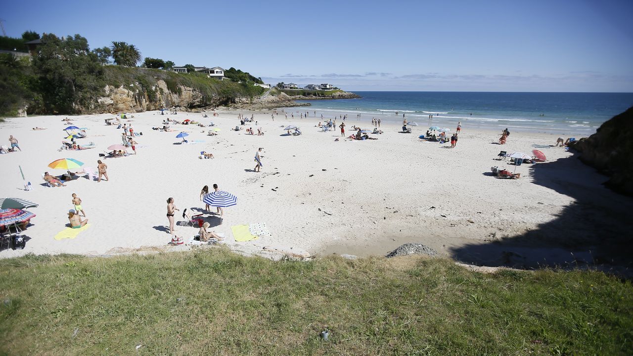 Los socorristas de A Mariña, pendientes de las carabelas portuguesas ...