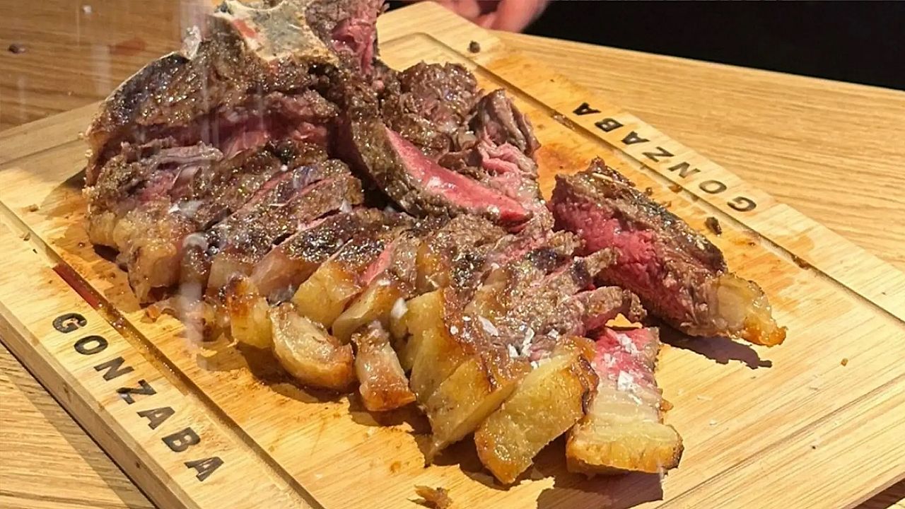 Asador Gonzaba: donde se come el mejor chuletón de Santiago