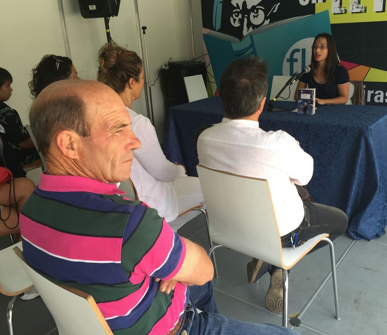 María Canosa presentó «Rubicundo» en Ribeira como un libro para niños ...