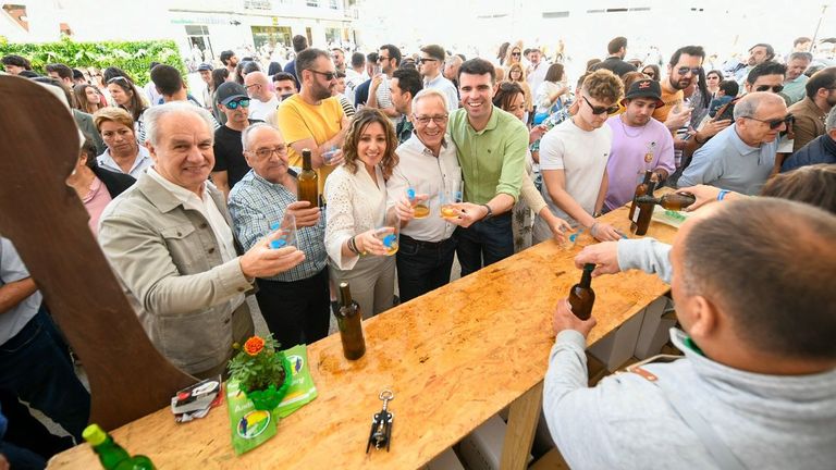 Activan en A Estrada la venta anticipada de 4.000 vasos para la Feira ...