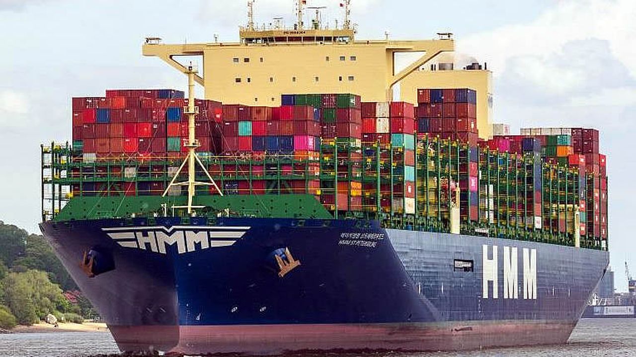 Chocan un portacontenedores de 400 metros y un petrolero de 274 en el Estrecho de Gibraltar