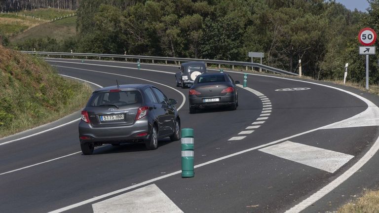 La A-54 seguirá en obras varios meses mientras los conductores tienen ...