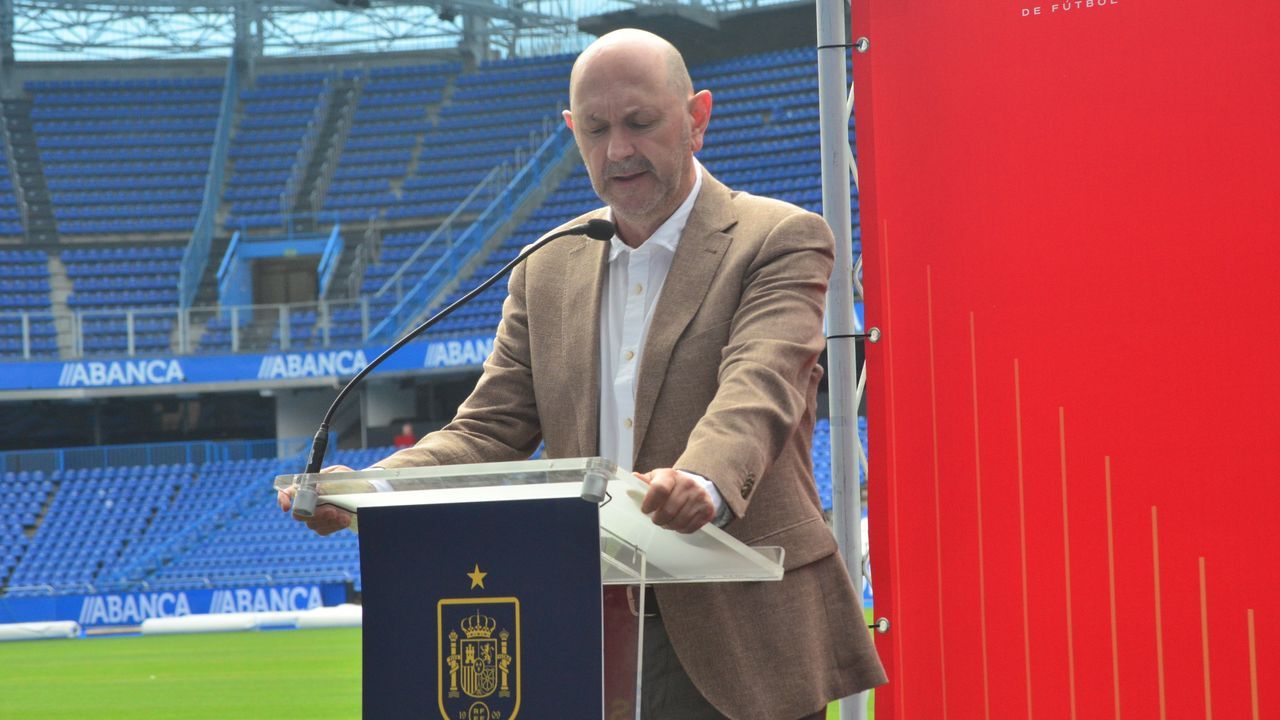 Louzán confirma la presencia de Riazor en el Mundial 2030, pone en duda ...