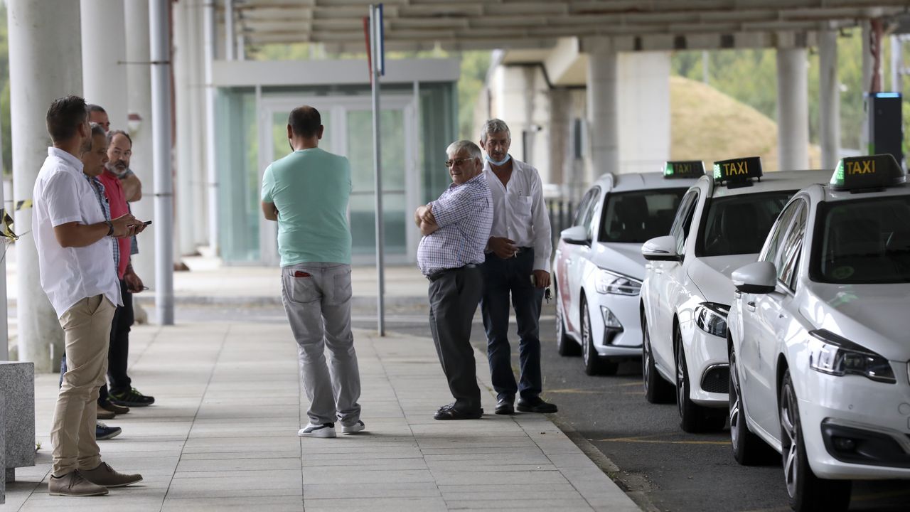 El perfil del cliente estival reduce la demanda de taxis en Santiago