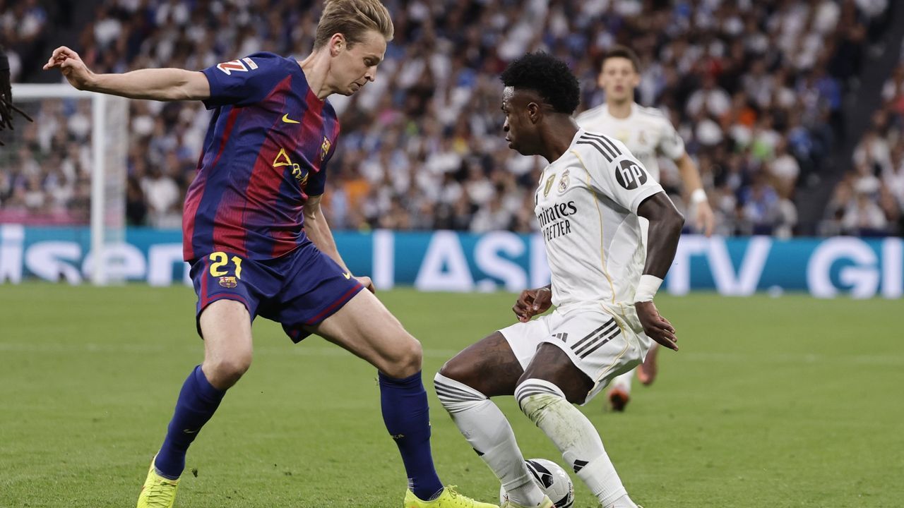 Movistar+ y DAZN pagarán 5.250 millones para seguir emitiendo la Liga hasta el 2032