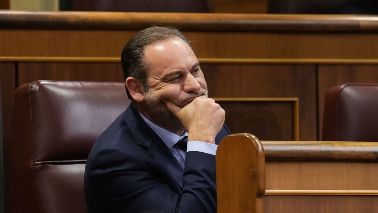 Pedraz desvincula a Ábalos del caso hidrocarburos y descarta remitir su ...