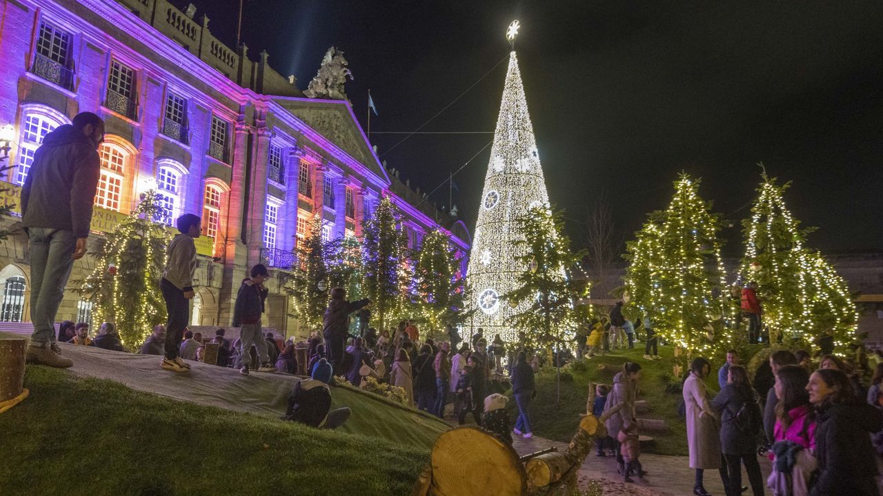 Santiago inicia el expediente para contratar la iluminación navideña de este año y del 2026