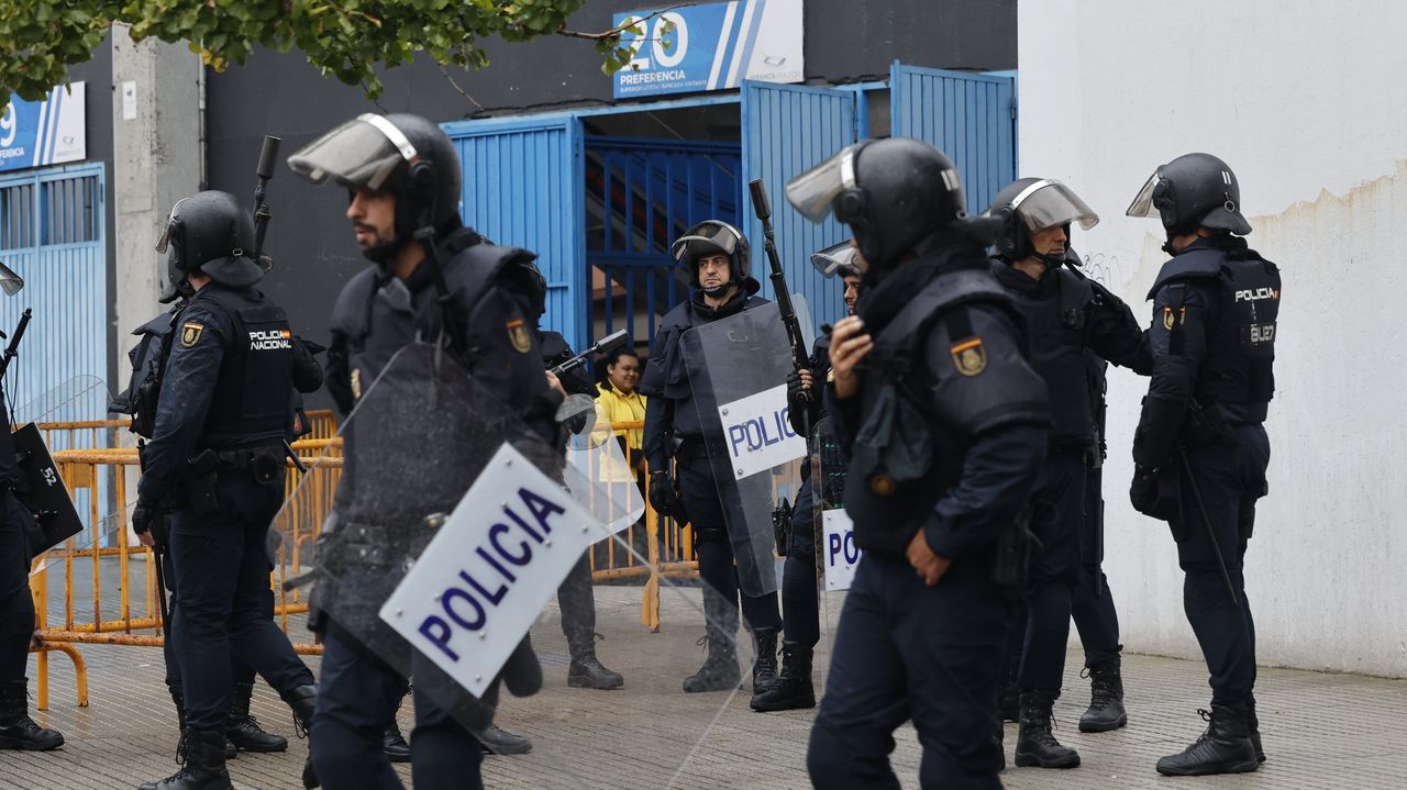Las claves del caos provocado por los ultras en A Coruña: ¿podía haberlos expulsado de la ciudad ...