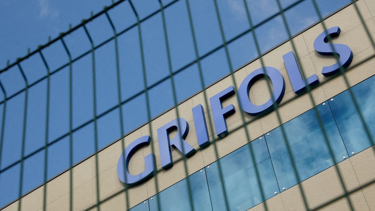 Grifols reduce un 72 % su beneficio y se hunde en bolsa tras presentar unas cuentas sin auditar