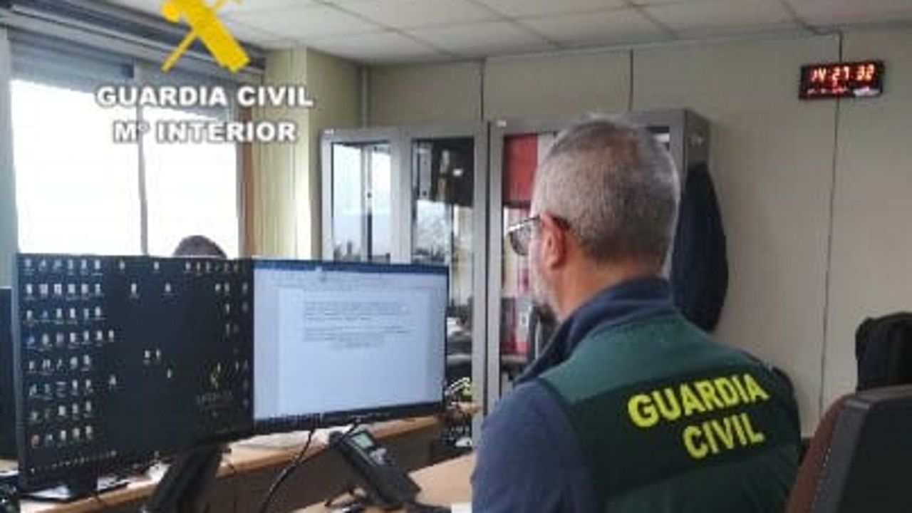 Detenidos dos jóvenes por grabar vídeos íntimos de sus amigas con una cámara espía en Sevilla