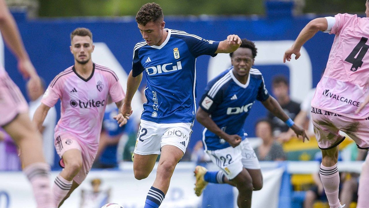 El Oviedo, a punto de cerrar la cesión de Álex Cardero al Arenteiro