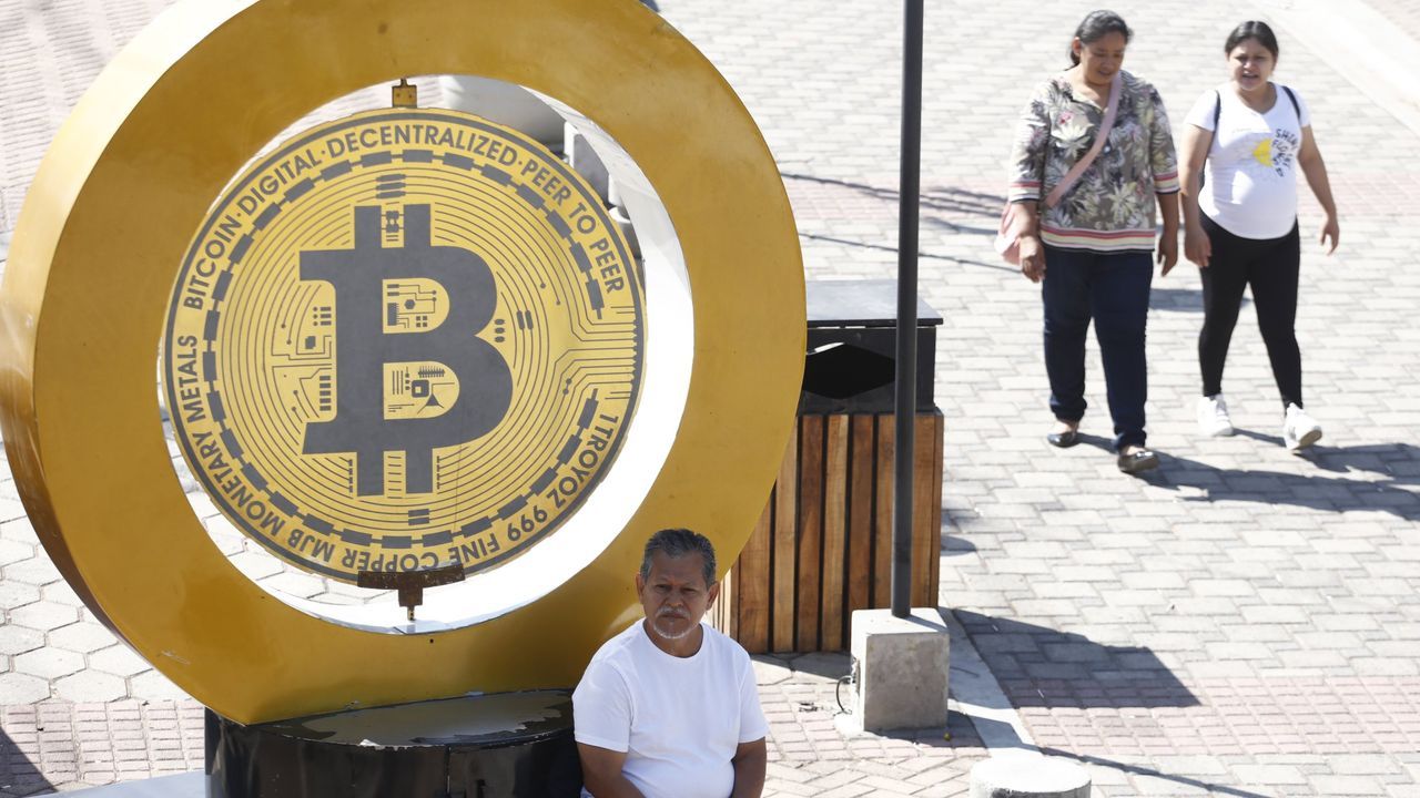 El Salvador: Bukele desafía al FMI con los bitcóins