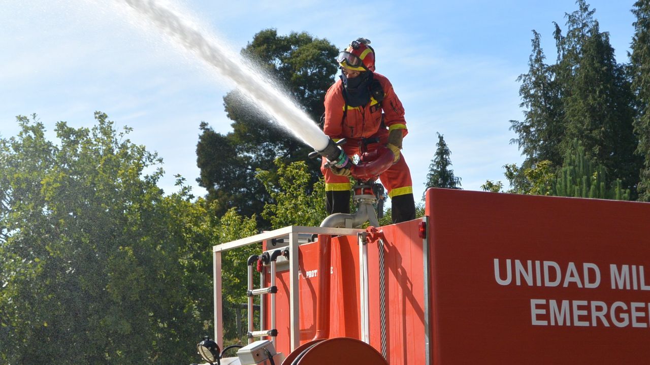 Personal de prevención y defensa contra incendios forestales de la ...