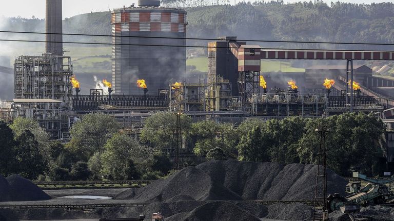 El fantasma de la destrucción de empleo sobrevuela Arcelor tras la ...