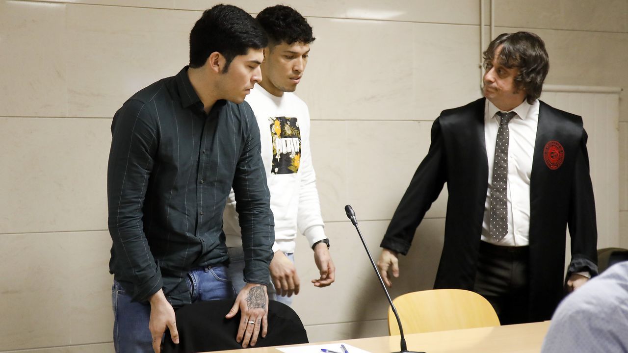 El portero del pub latino de Santiago contradice a los acusados de asesinar a Gregory: «Solo ...