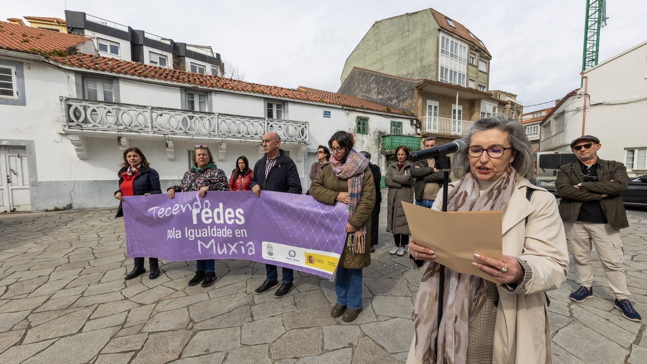 Una marea violeta inundó la Costa da Morte en la previa del 8M