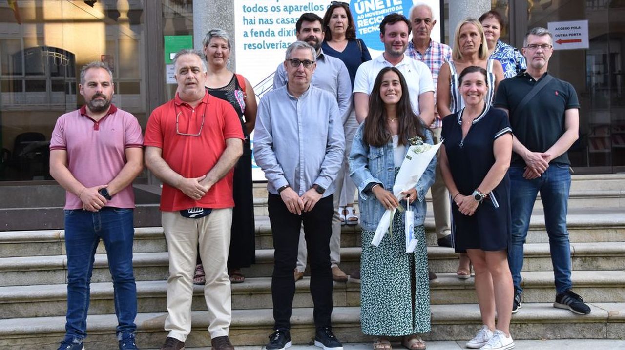 El Concello de Ames reconoce a la futbolista Nuria Rábano y a otros ...