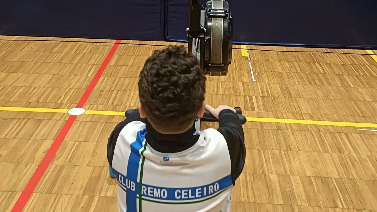 El CR Ribadeo gana seis medallas en el Gallego de remo «indoor» y ya ...