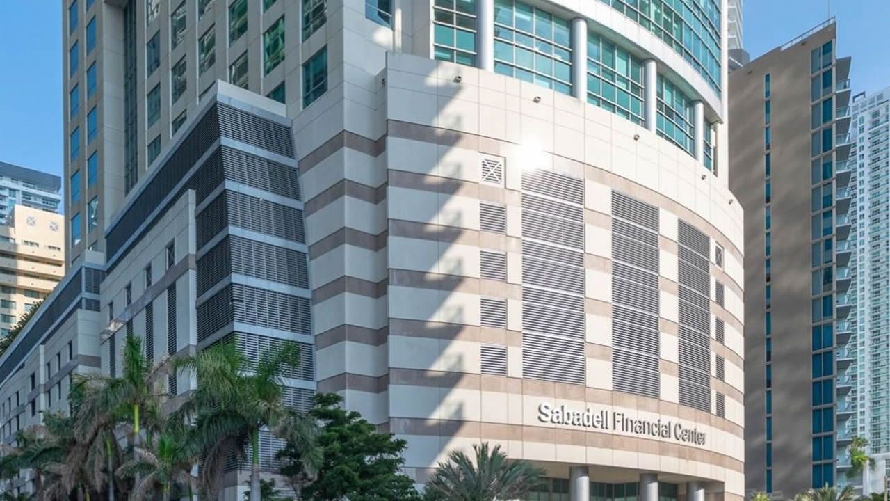 Amancio Ortega compra las oficinas del Banco Sabadell en Miami