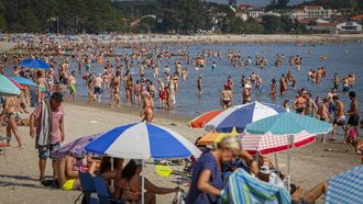 El agua está fría pero es necesario refrescarse debido al calor abrasador de estos días.