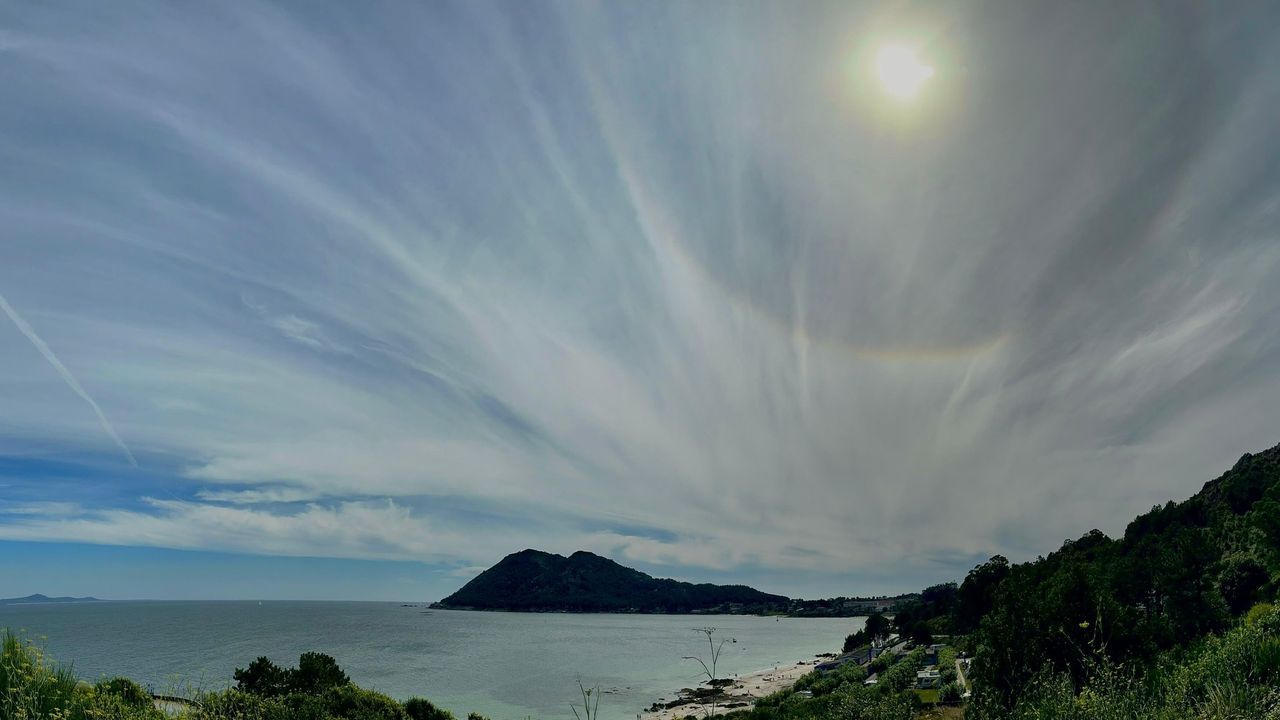 Un aro solar que corona monte Louro