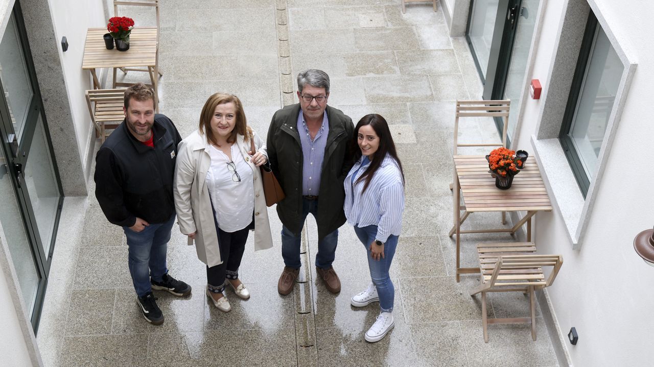 «A xente recibiunos ben; ata enchemos a pensión»