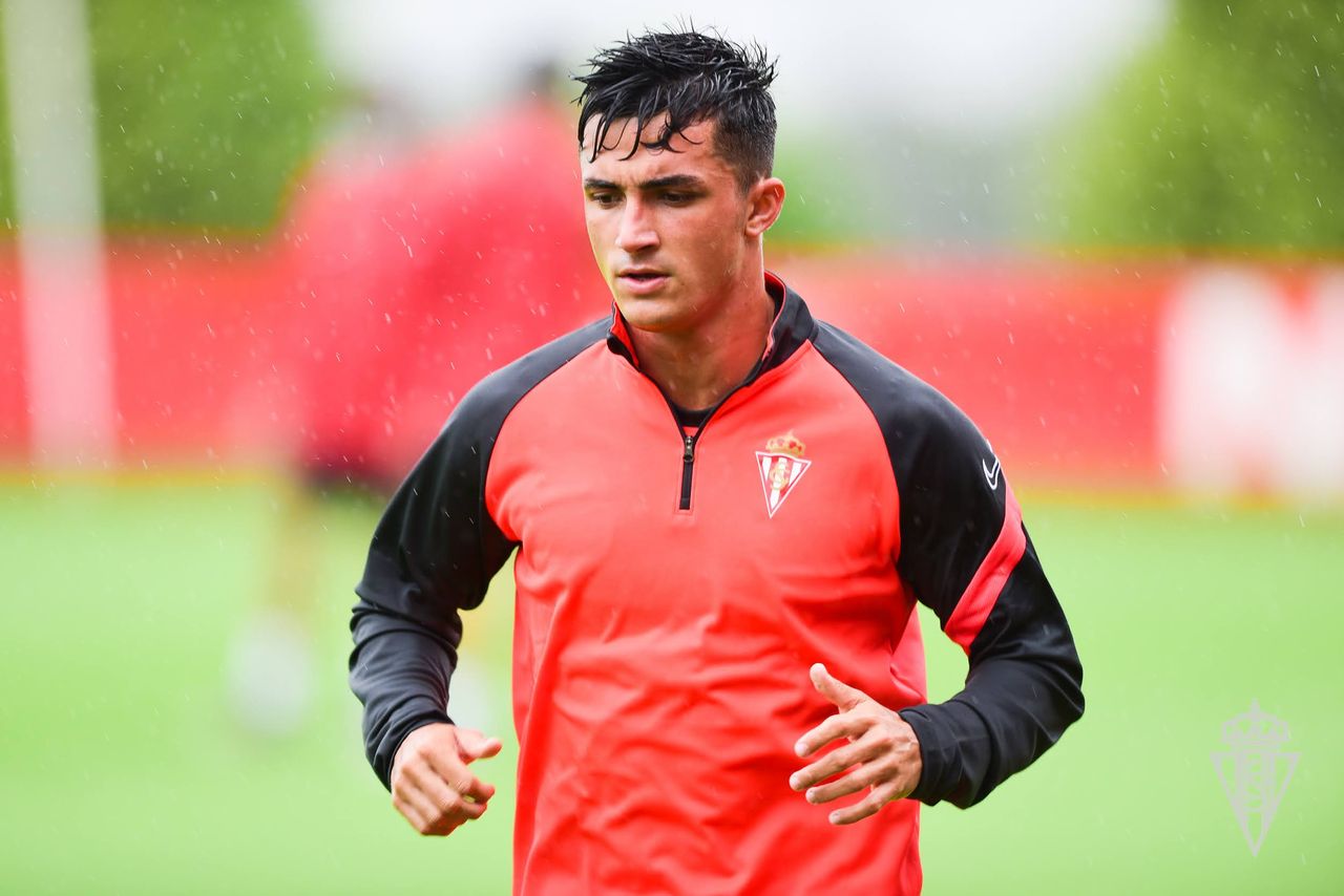 Visita de Manu al Sporting, pendiente de resolver su futuro