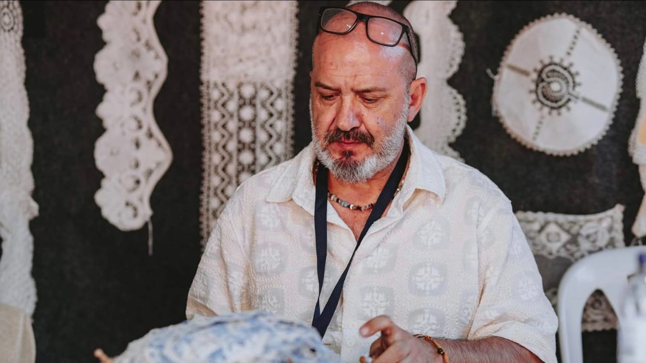 El diseñador muxián José Luis Luaces y su reto con el encaje de Peniche