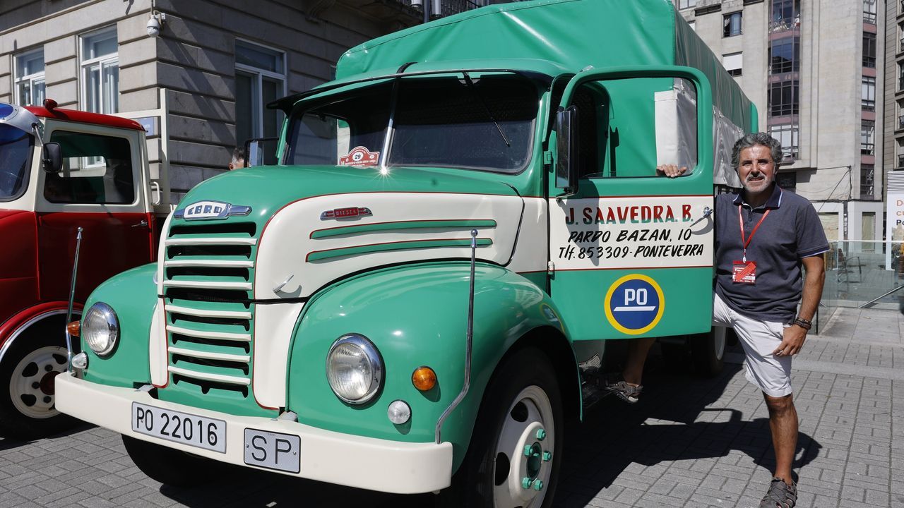 El camión con el que su padre repartía patatas por Pontevedra rueda ...