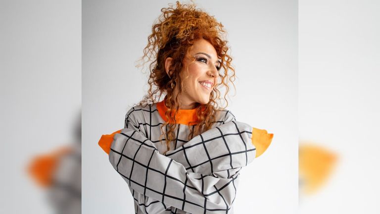 Sofía Cristo, disyóquey: «Siempre doy el 100 % en los escenarios, pero en un Pride, más»