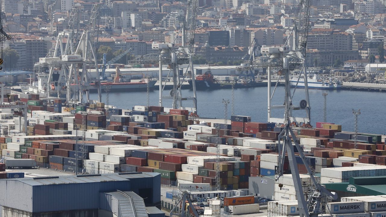 Registran en Vigo un portacontenedores al hallarse varias decenas de ...
