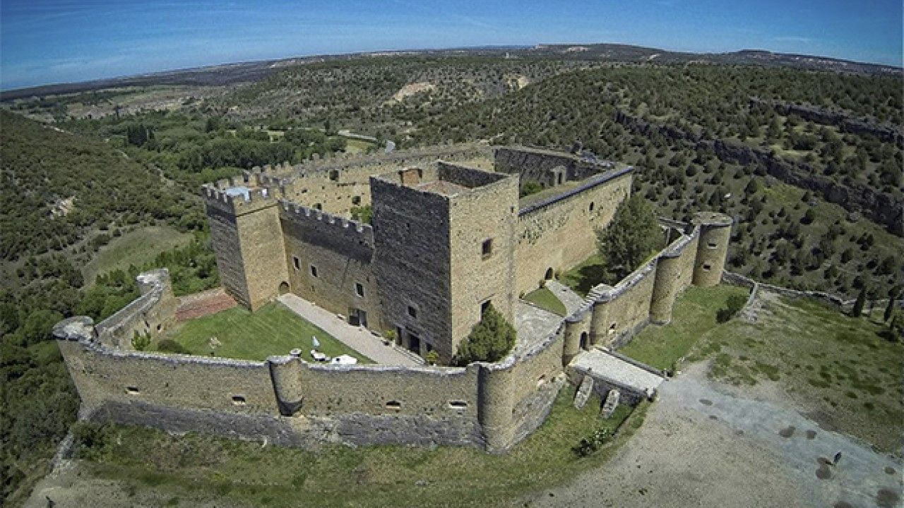 José Mota, Luis Álvarez y Santiago Segura compran el castillo de Pedraza