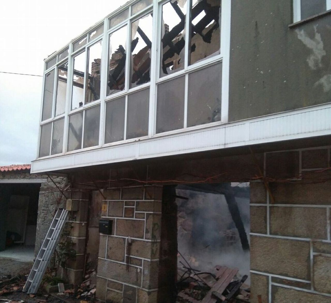 Una pareja de Espadanedo pierde su casa en un incendio