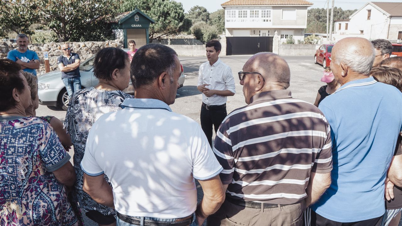 Vecinos de Carreira y A Graña trasladaron sus necesidades a Luís Pérez ...
