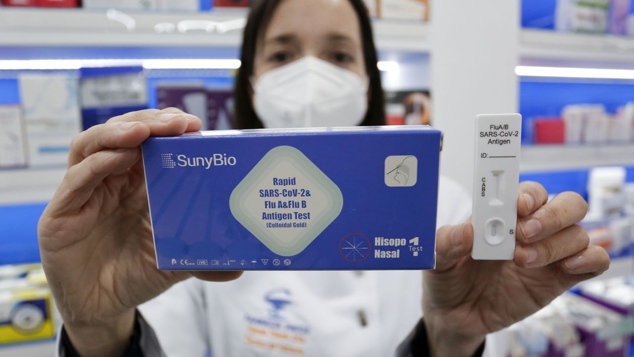 ¿Covid o gripe? Los doble test ya se venden en las farmacias de Lugo
