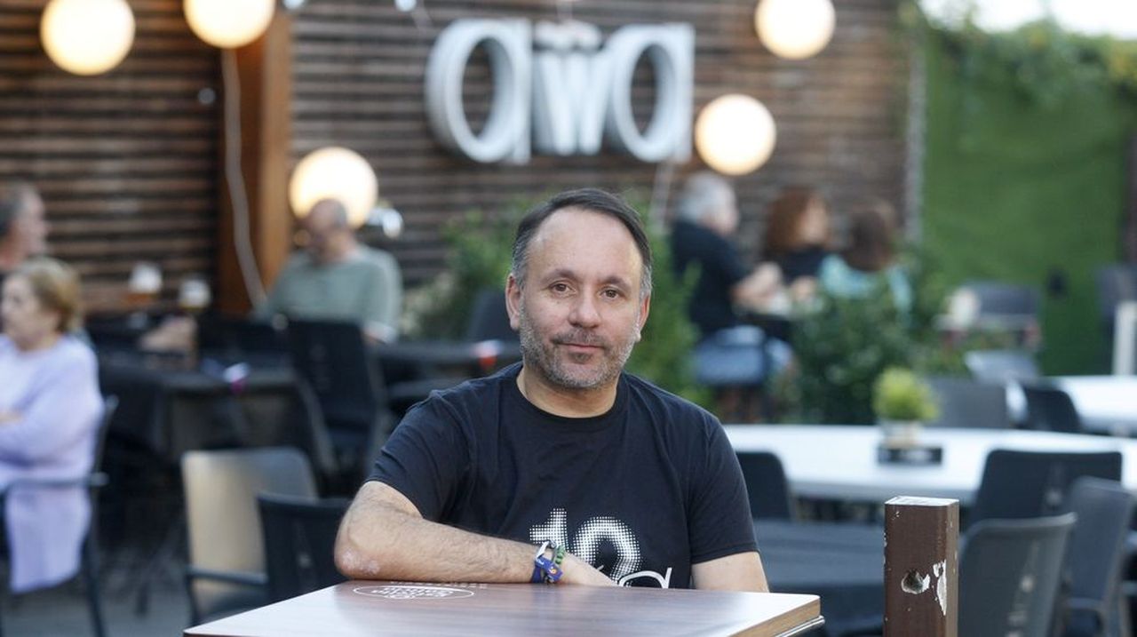 Roberto Eireos, hostaleiro: «O que máis odio é poñer música, non ...