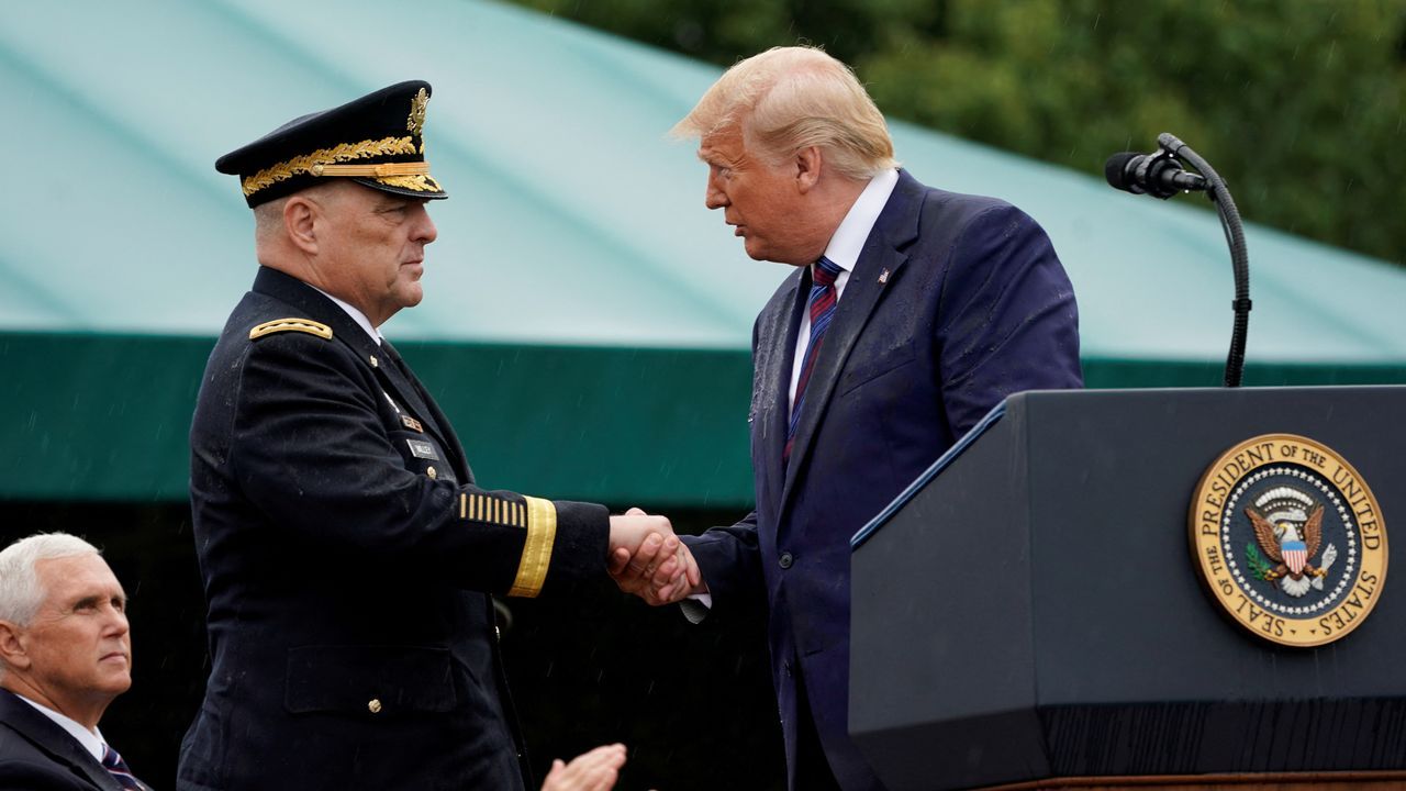 El general Milley entra en la lista de represaliados por Trump