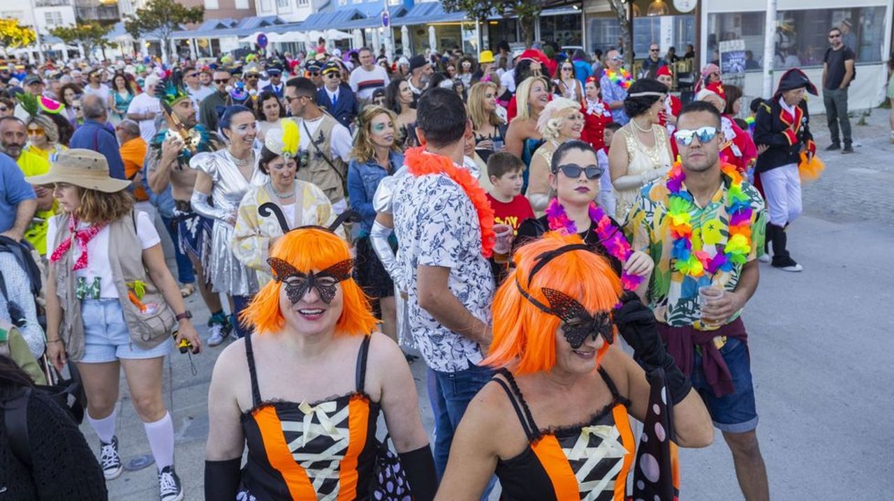 Colla disfrace e a Fisterra: hai entroido de verán!