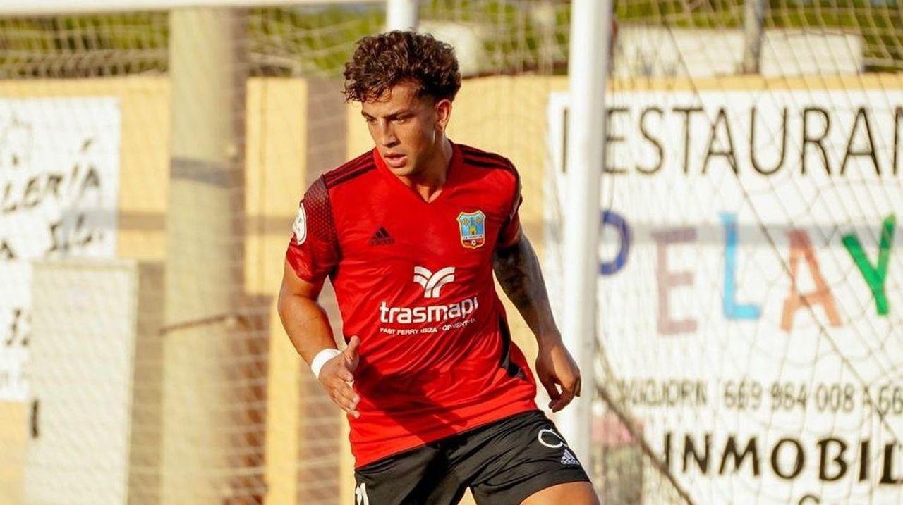 El Compostela ficha al extremo izquierdo argentino Giuliano Bertino