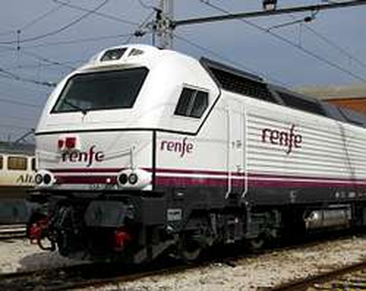 Las locomotoras que Renfe estrena hoy no servirán para el futuro AVE