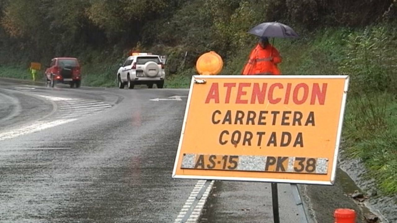 Restablecida la circulación de un carril en el corredor del Narcea tras un argayo