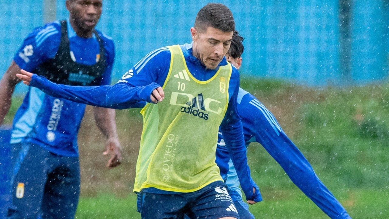 El Real Oviedo se prepara para el partidazo en Almería